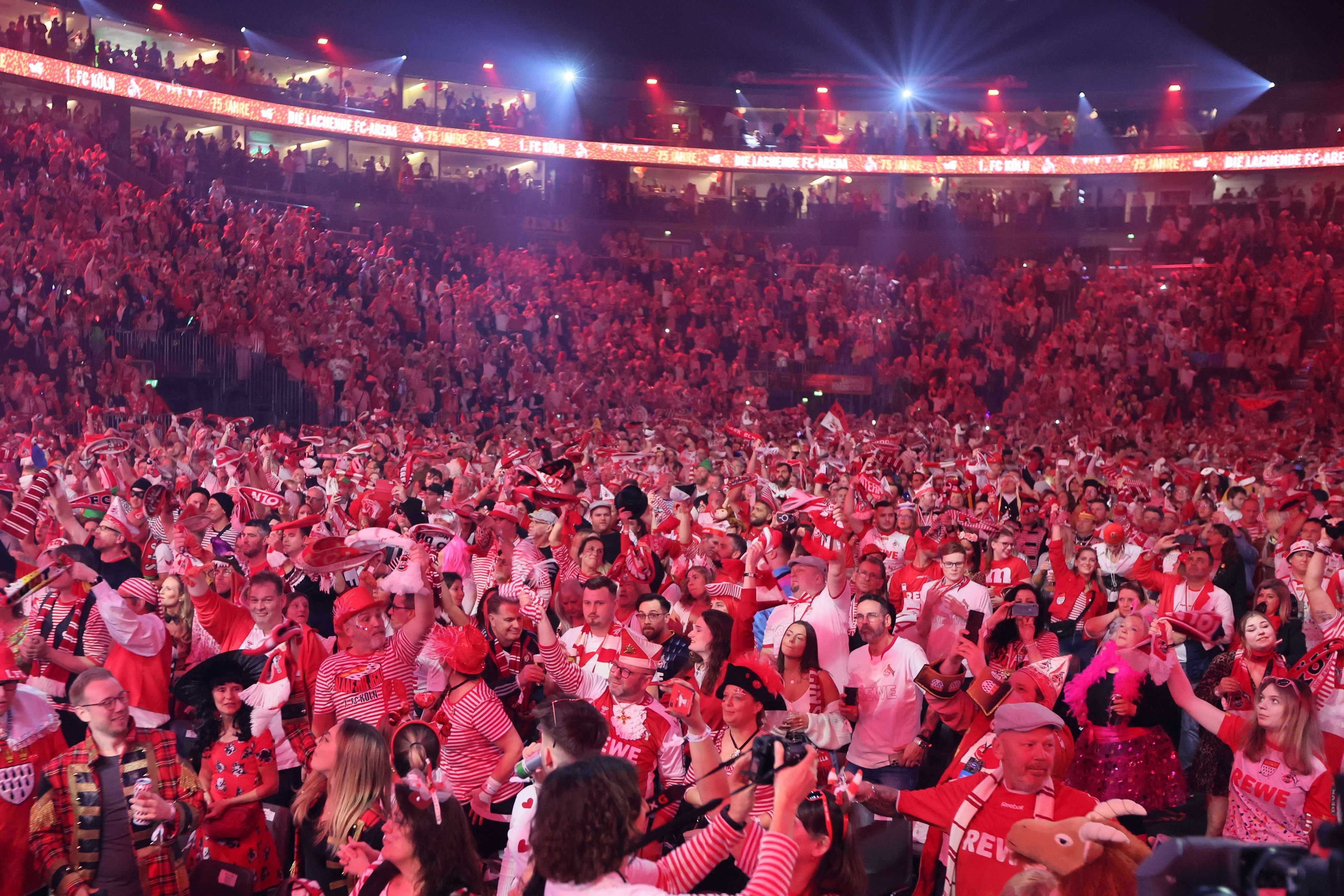 1. FC Köln: Bilder aus der Lanxess Arena – So feierte der FC Geburtstag ...