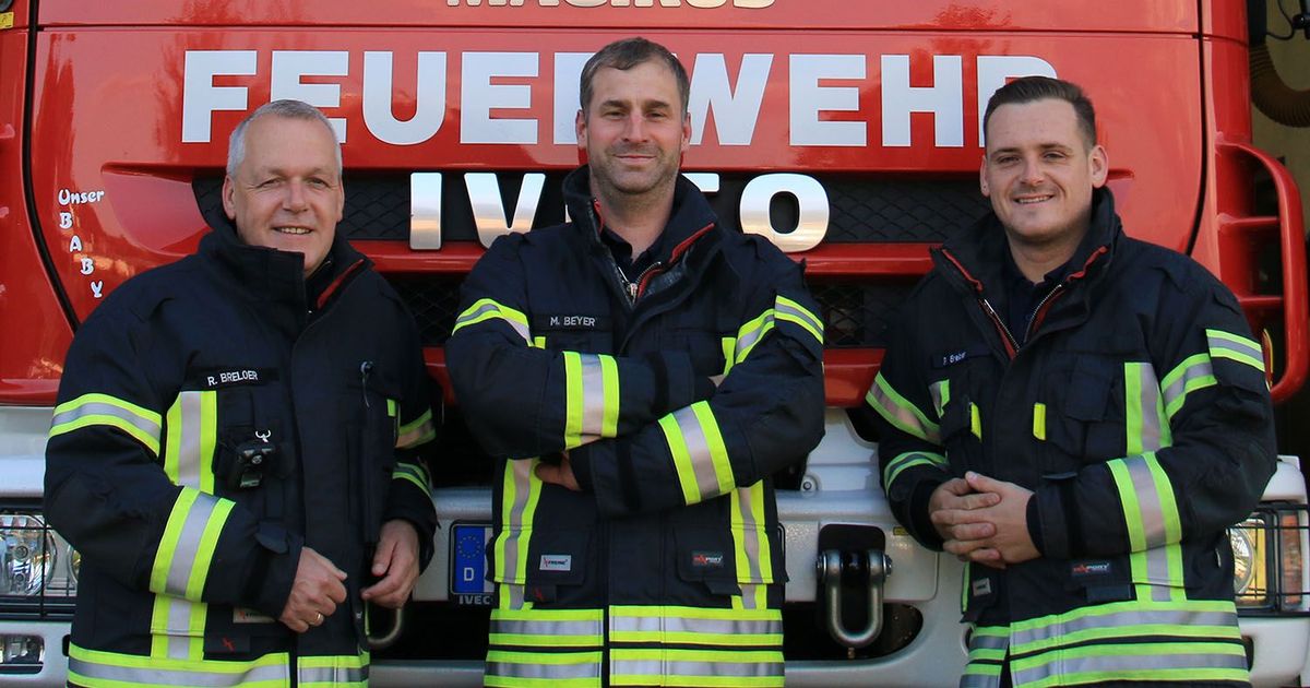 Marienheide: Verletzter Feuerwehrmann kehrt in Einsatz zurück | Kölner ...