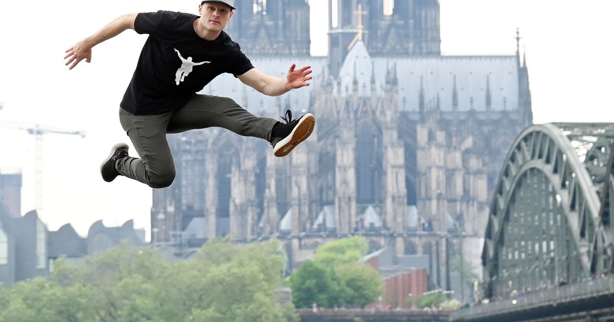 Köln: Parkour-Sportler Amadei Weiland für Dreharbeiten in Deutz ...
