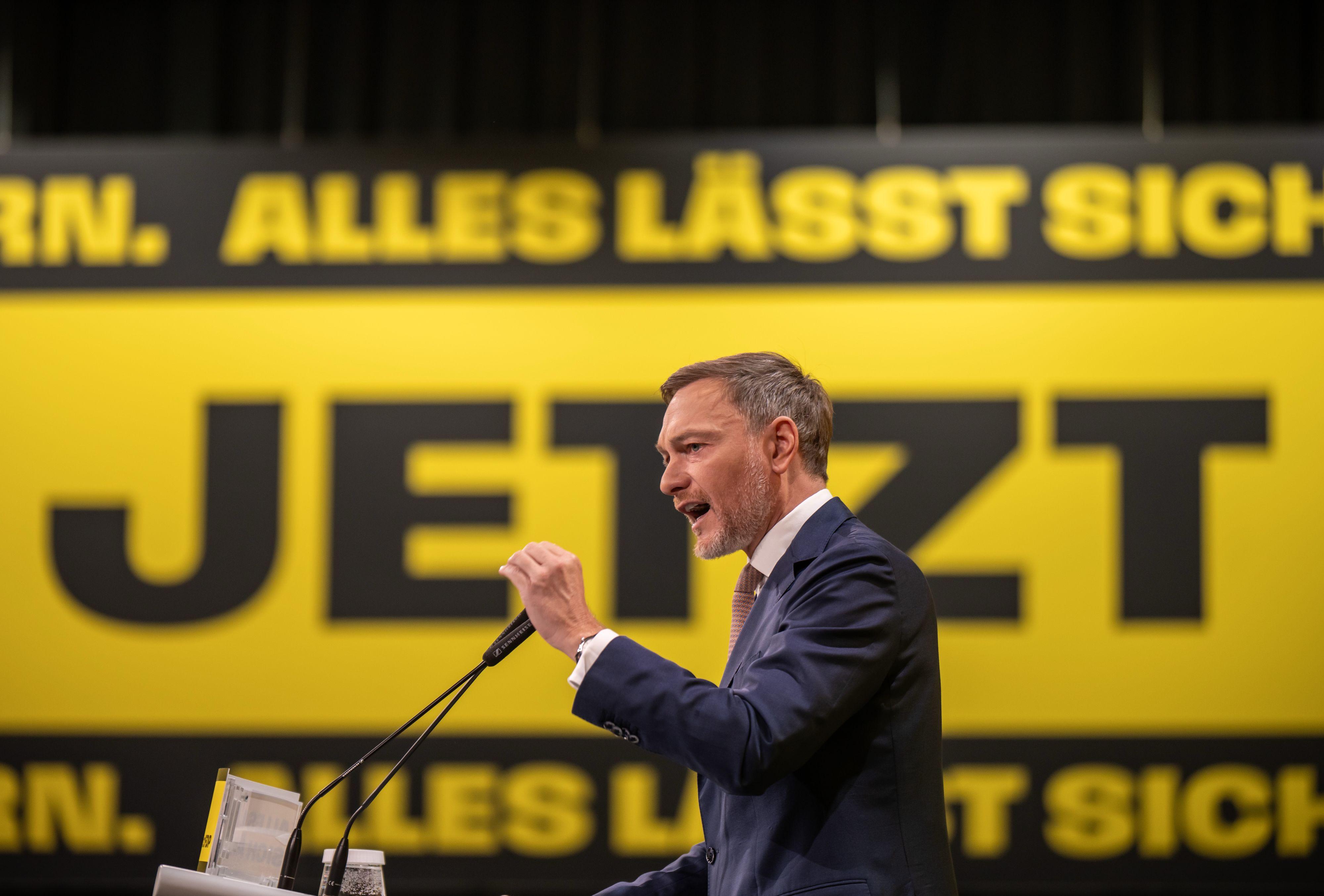 Lindner zu Demos gegen Rechts: „AfD macht man nicht klein mit ...
