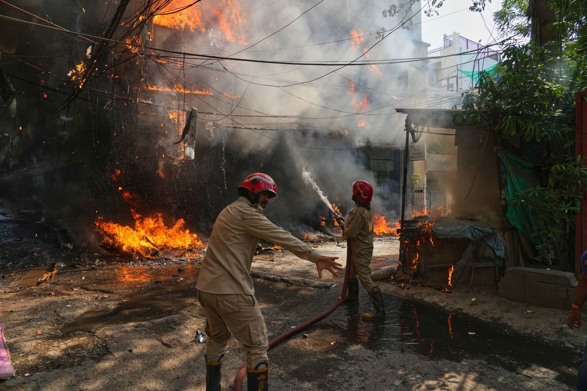 Feuer-Drama in Neu-Delhi: Mindestens 21 Tote bei Brand in Hotel ...