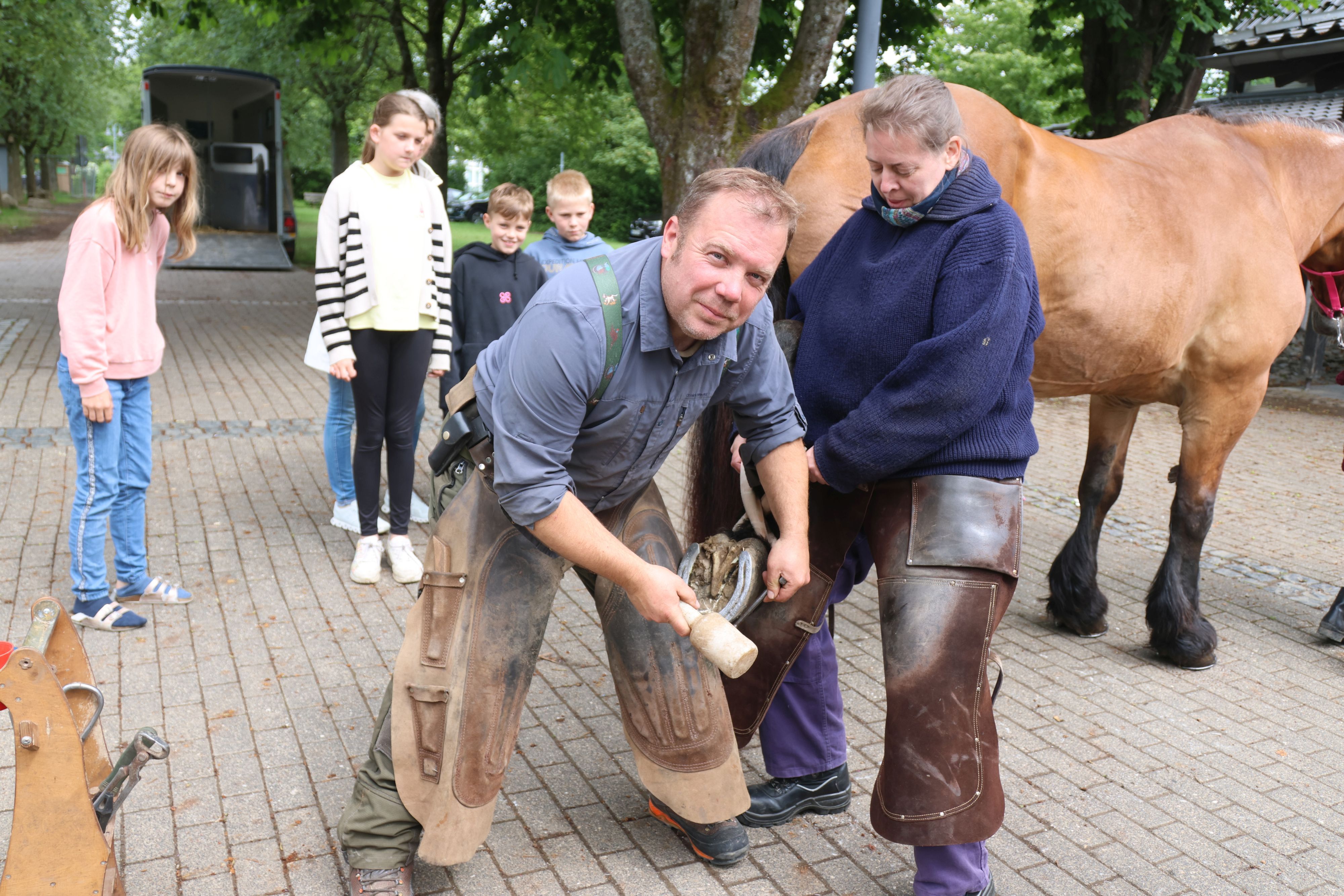 Handwerk: Auf dem Schulhof in Marienberghausen erhält Camilla neue ...