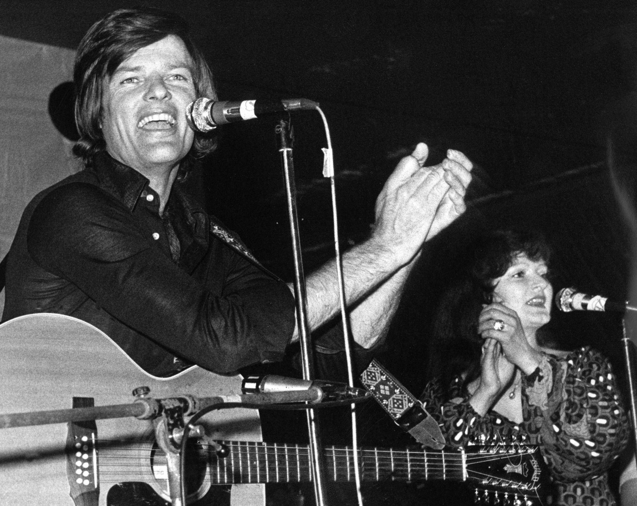 Dean Reed: Das widersprüchliche Leben des DDR-Stars – vom "roten Elvis ...