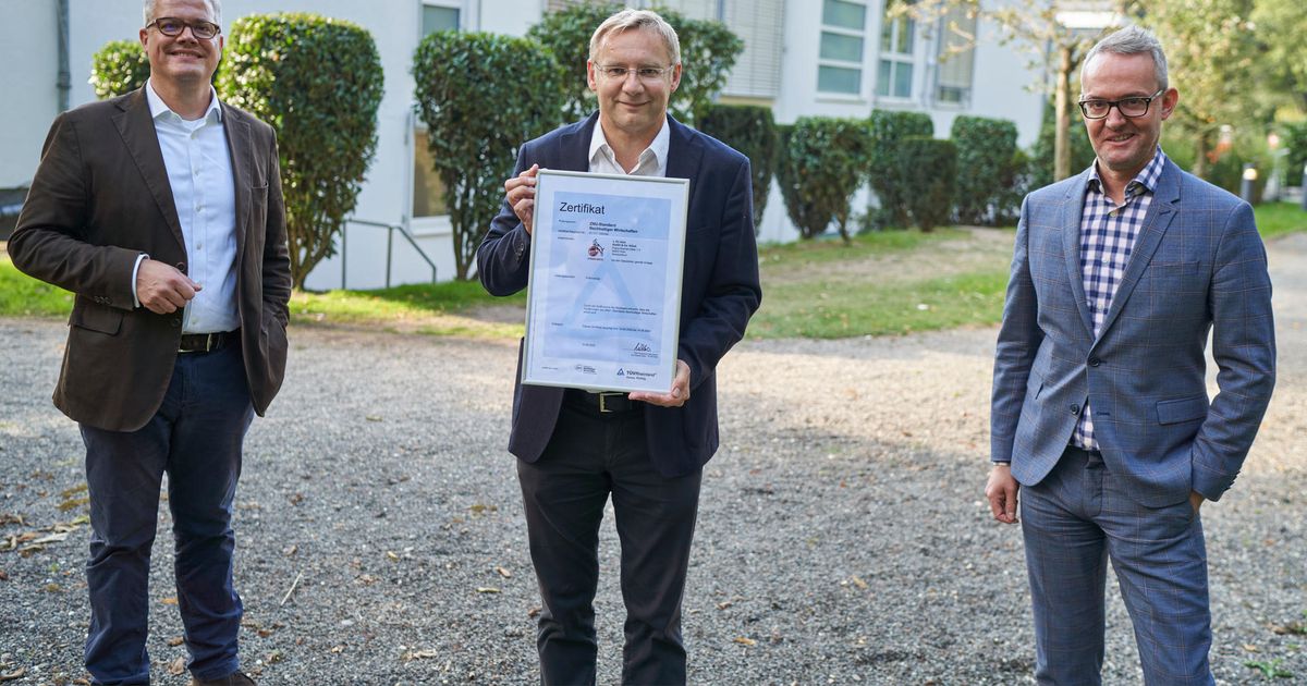 Trikots, Autos, Image: Der 1. FC Köln wird nachhaltiger – FC-Tafeln in ...