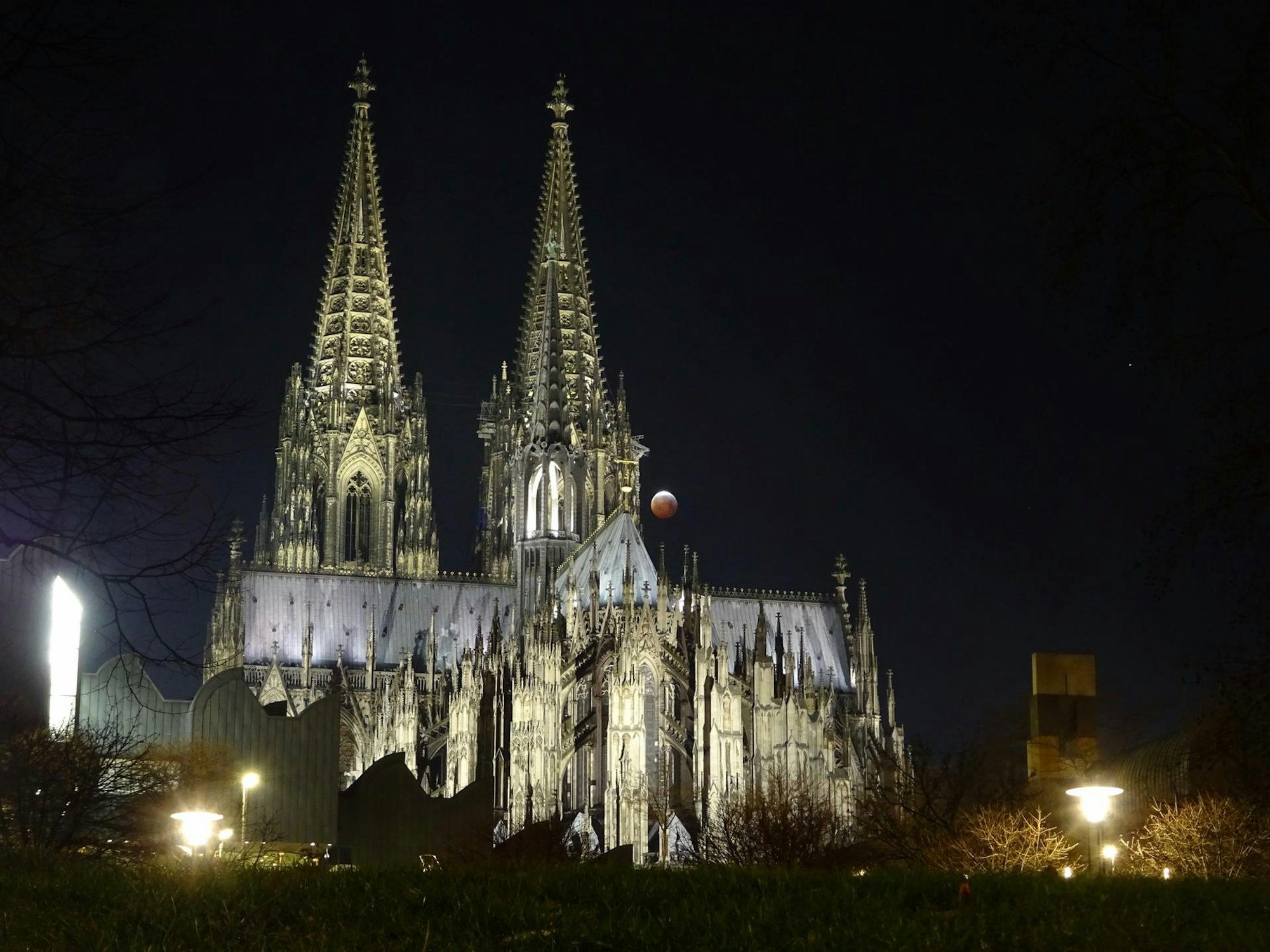 Totale Mondfinsternis über Köln: „Blutmond“ gut zu sehen – früh ... Totale Mondfinsternis über Köln: „Blutmond“ gut zu sehen – früh ...