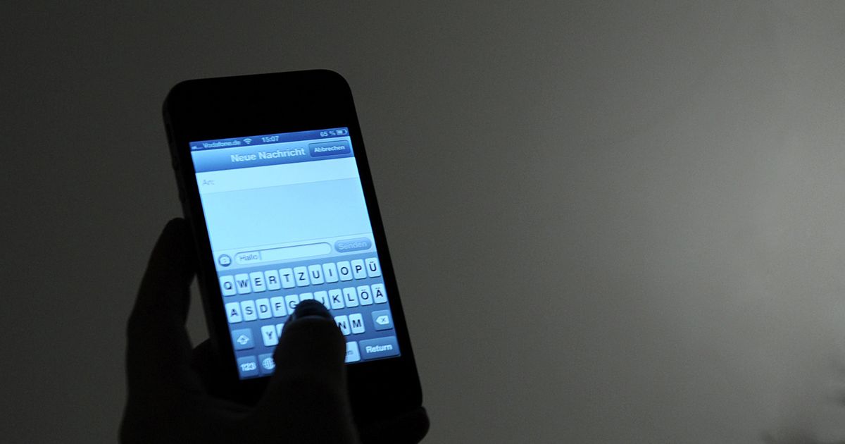 Prozess in Siegburg: Handy-Betrüger muss drei Jahre in Haft | Kölner ...