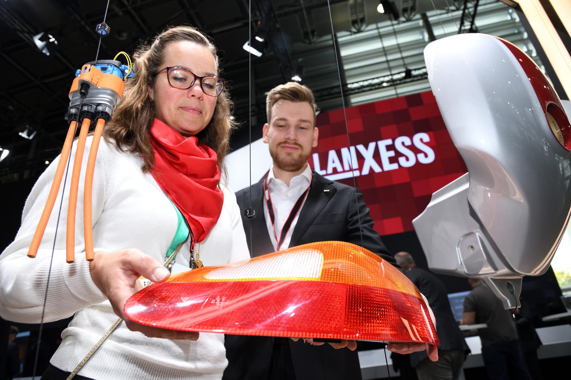 Lanxess: Chemie aus der „Farbenstadt“ Leverkusen steckt in E-Autos ...