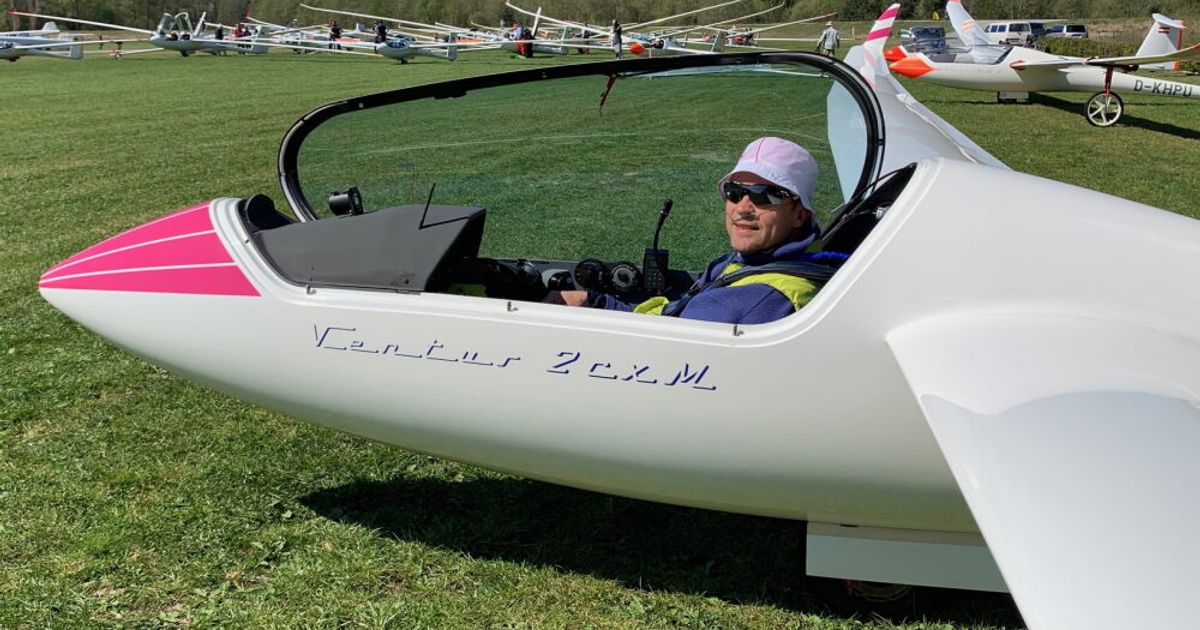 Dreiecksflug: Peter Flosbach legt mit seinem Segelflugzeug 1003 ...